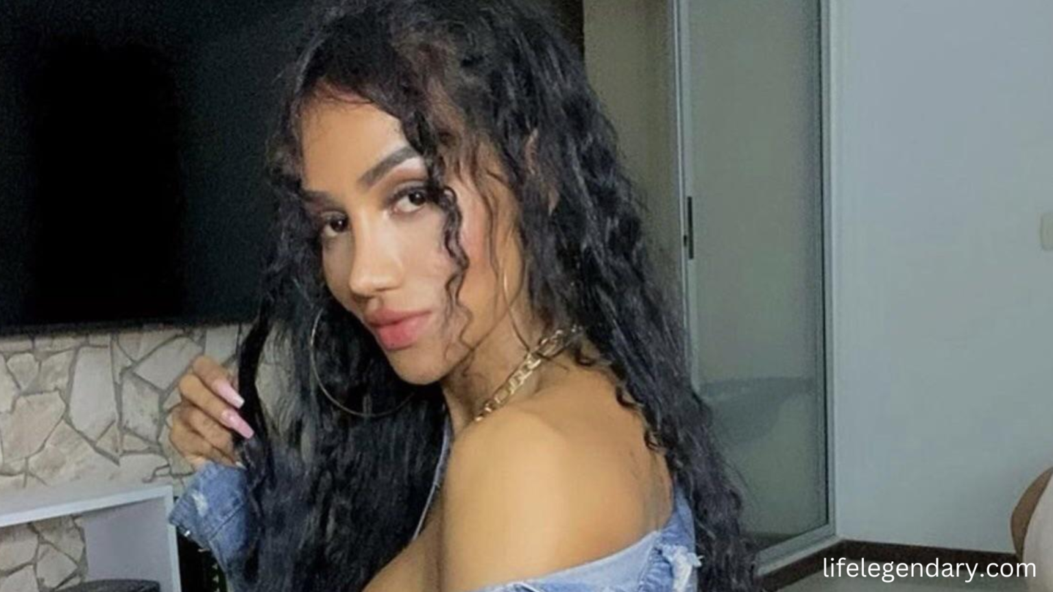 Laura Saenz Wiki, Age, Height, Net Worth & Personal Life Details